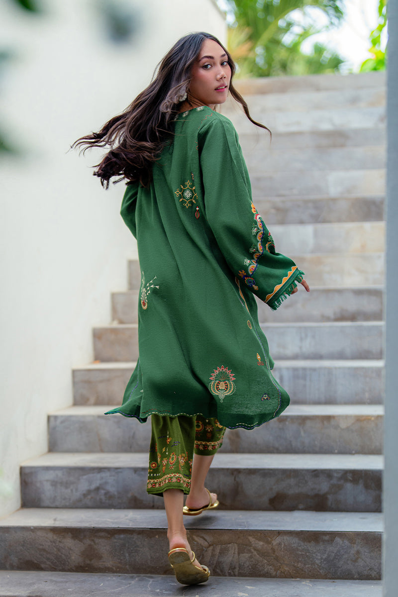 Sumaira Khanani : Luxury with flattering cuts